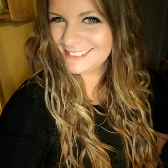 Michelle's Closet (@michelle_inman) | Poshmark